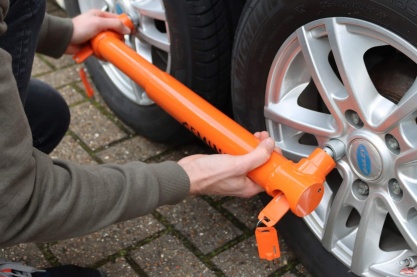 Purpleline Gemini Twin Axle Wheel Lock - Tent Hire Direct